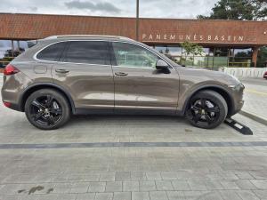 Brūns Porsche Cayenne 2011 Kauņa, ar dzinēja tilpumu 2.97 L un nobraukumu 300 tūkst. km par 12500 €, foto 7 vietnē AUTOMOTO.COM.LV