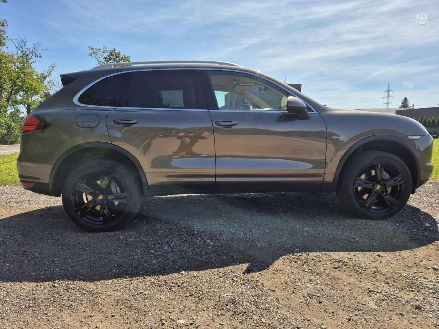 Brūns Porsche Cayenne 2011 Kauņa, ar dzinēja tilpumu 2.97 L un nobraukumu 300 tūkst. km par 12500 €, foto 9 vietnē AUTOMOTO.COM.LV