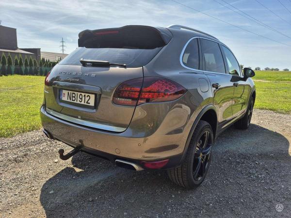 Brūns Porsche Cayenne 2011 Kauņa, ar dzinēja tilpumu 2.97 L un nobraukumu 300 tūkst. km par 12500 €, foto 10 vietnē AUTOMOTO.COM.LV