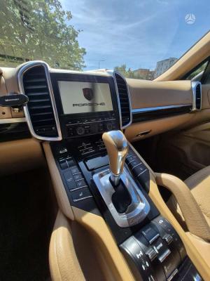 Brūns Porsche Cayenne 2011 Kauņa, ar dzinēja tilpumu 2.97 L un nobraukumu 300 tūkst. km par 12500 €, foto 12 vietnē AUTOMOTO.COM.LV