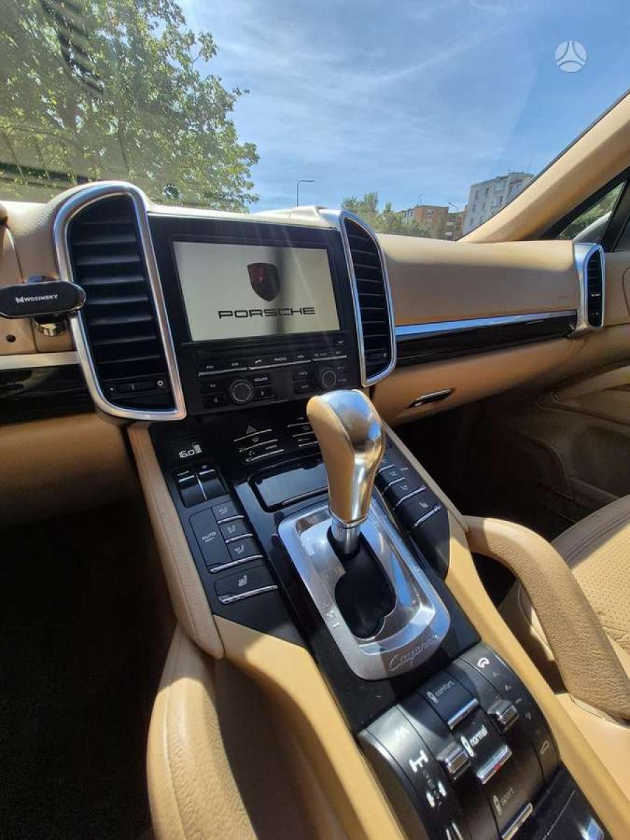 Brūns Porsche Cayenne 2011 Kauņa, ar dzinēja tilpumu 2.97 L un nobraukumu 300 tūkst. km par 12500 €, foto 12 vietnē AUTOMOTO.COM.LV