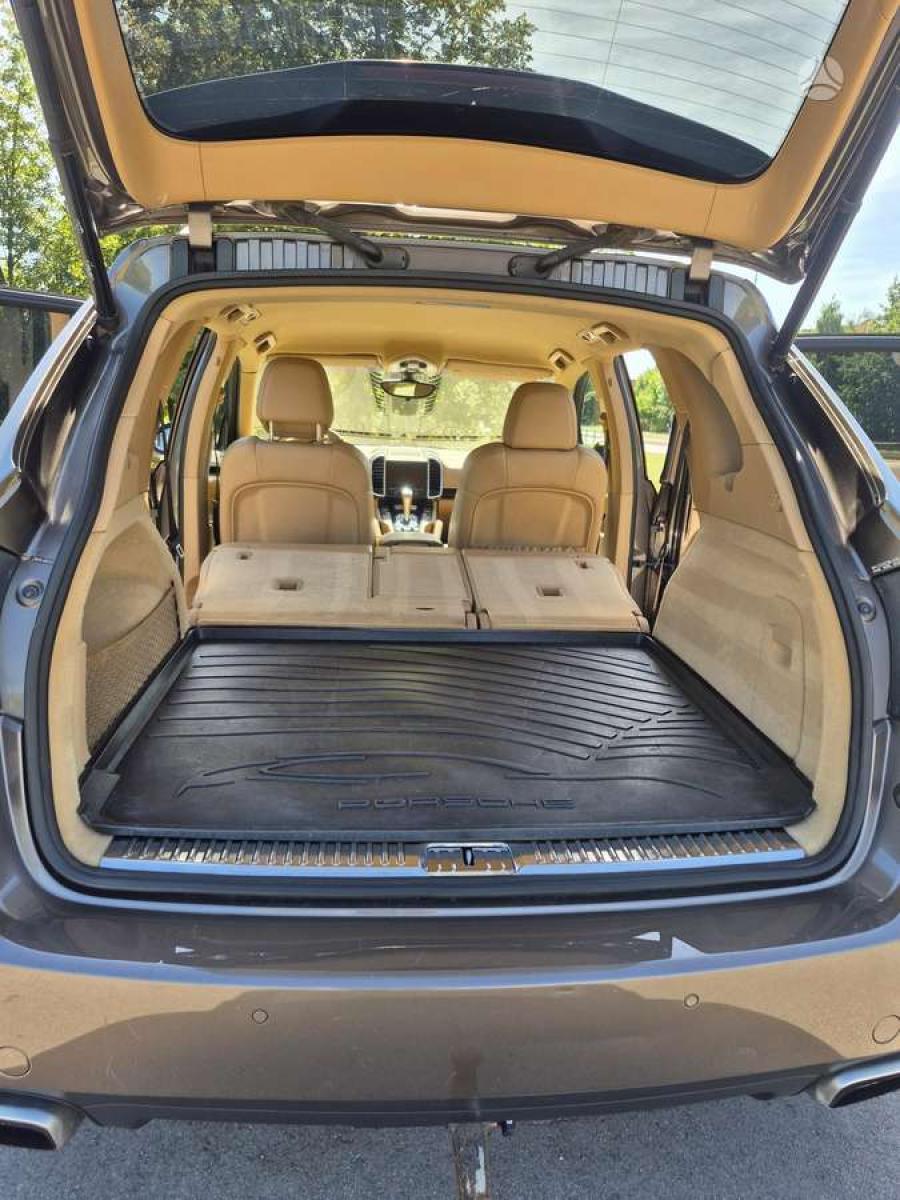 Brūns Porsche Cayenne 2011 Kauņa, ar dzinēja tilpumu 2.97 L un nobraukumu 300 tūkst. km par 12500 €, foto 16 vietnē AUTOMOTO.COM.LV