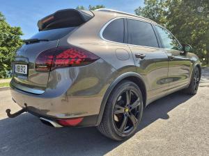 Brūns Porsche Cayenne 2011 Kauņa, ar dzinēja tilpumu 2.97 L un nobraukumu 300 tūkst. km par 12500 €, foto 17 vietnē AUTOMOTO.COM.LV