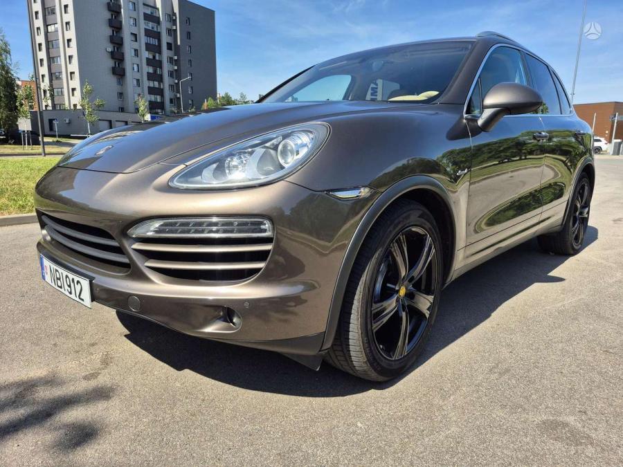 Brūns Porsche Cayenne 2011 Kauņa, ar dzinēja tilpumu 2.97 L un nobraukumu 300 tūkst. km par 12500 €, foto 18 vietnē AUTOMOTO.COM.LV