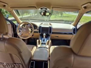 Brūns Porsche Cayenne 2011 Kauņa, ar dzinēja tilpumu 2.97 L un nobraukumu 300 tūkst. km par 12500 €, foto 23 vietnē AUTOMOTO.COM.LV