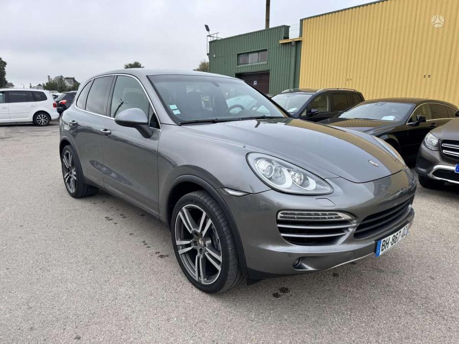 Brown Porsche Cayenne 2011 in Taurage, with an engine capacity of 2.97 L and mileage of 440 thousand km for 10600 €, photo 1 on AUTOMOTO.COM.LV