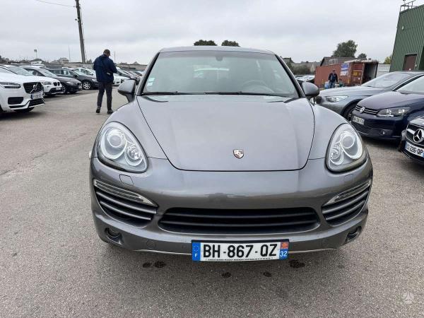 Porsche Cayenne 2011 Tauragė vietnē Brūns Porsche Cayenne 2011 Tauragė, ar dzinēja tilpumu 2.97 L un nobraukumu 440 tūkst. km par 10600 €, foto 3 vietnē AUTOMOTO.COM.LV