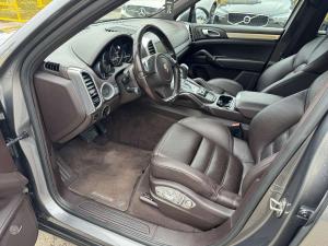 Brown Porsche Cayenne 2011 in Taurage, with an engine capacity of 2.97 L and mileage of 440 thousand km for 10600 €, photo 8 on AUTOMOTO.COM.LV
