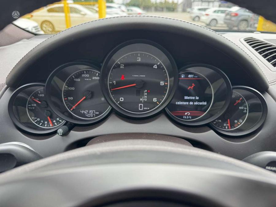 Brown Porsche Cayenne 2011 in Taurage, with an engine capacity of 2.97 L and mileage of 440 thousand km for 10600 €, photo 12 on AUTOMOTO.COM.LV