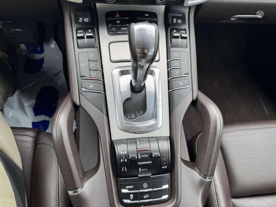 Brown Porsche Cayenne 2011 in Taurage, with an engine capacity of 2.97 L and mileage of 440 thousand km for 10600 €, photo 14 on AUTOMOTO.COM.LV