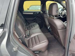 Brown Porsche Cayenne 2011 in Taurage, with an engine capacity of 2.97 L and mileage of 440 thousand km for 10600 €, photo 15 on AUTOMOTO.COM.LV
