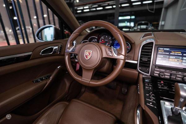 Brūns Porsche Cayenne 2012 Rīga, ar dzinēja tilpumu 2.97 L un nobraukumu 166 tūkst. km par 18900 €, foto 11 vietnē AUTOMOTO.COM.LV
