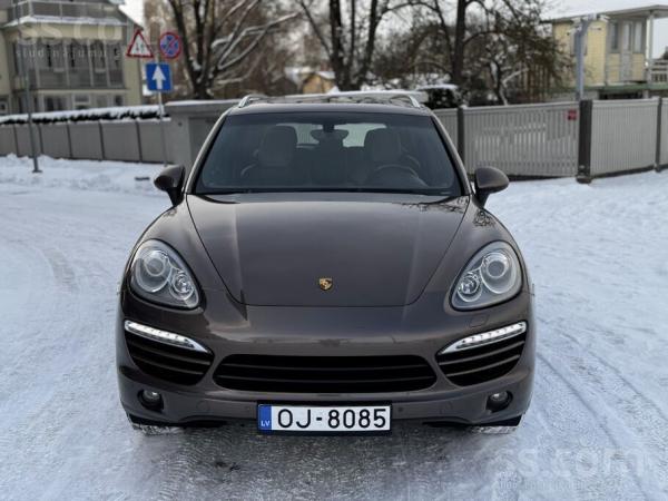 Brown Porsche Cayenne 2012 in Riga, with an engine capacity of 3.00 L and mileage of 0 thousand km for 15800 €, photo 2 on AUTOMOTO.COM.LV