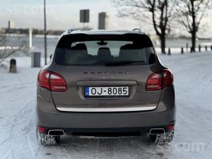 Brūns Porsche Cayenne 2012 Rīga, ar dzinēja tilpumu 3.00 L un nobraukumu 0 tūkst. km par 15800 €, foto 4 vietnē AUTOMOTO.COM.LV