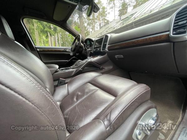 Brown Porsche Cayenne 2012 in Tallinn, with an engine capacity of 3.00 L and mileage of 233 thousand km for 18000 €, photo 11 on AUTOMOTO.COM.LV