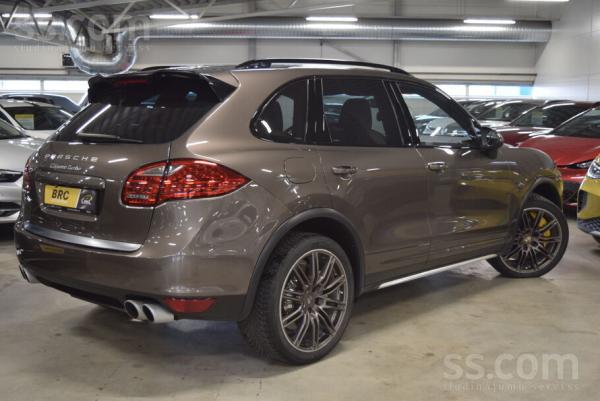 Brūns Porsche Cayenne 2012 Rīga, ar dzinēja tilpumu 4.80 L un nobraukumu 212 tūkst. km par 16900 €, foto 2 vietnē AUTOMOTO.COM.LV
