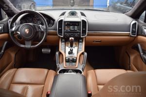 Brown Porsche Cayenne 2012 in Riga, with an engine capacity of 4.80 L and mileage of 212 thousand km for 16900 €, photo 5 on AUTOMOTO.COM.LV