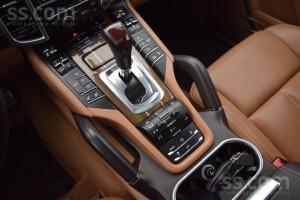 Brown Porsche Cayenne 2012 in Riga, with an engine capacity of 4.80 L and mileage of 212 thousand km for 16900 €, photo 6 on AUTOMOTO.COM.LV