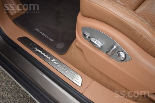 Brūns Porsche Cayenne 2012 Rīga, ar dzinēja tilpumu 4.80 L un nobraukumu 212 tūkst. km par 16900 €, foto 9 vietnē AUTOMOTO.COM.LV