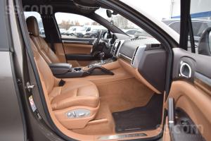 Brown Porsche Cayenne 2012 in Riga, with an engine capacity of 4.80 L and mileage of 212 thousand km for 16900 €, photo 13 on AUTOMOTO.COM.LV