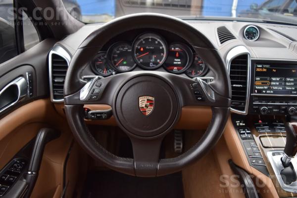 Brūns Porsche Cayenne 2012 Rīga, ar dzinēja tilpumu 4.80 L un nobraukumu 212 tūkst. km par 16900 €, foto 10 vietnē AUTOMOTO.COM.LV