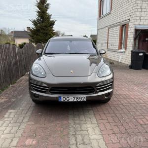 Brūns Porsche Cayenne 2012 Kuldīga, ar dzinēja tilpumu 3.00 L un nobraukumu 300 tūkst. km par 16500 €, foto 3 vietnē AUTOMOTO.COM.LV