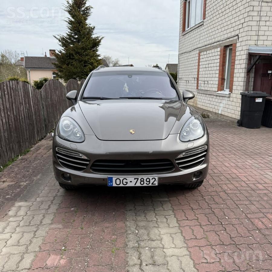 Brūns Porsche Cayenne 2012 Kuldīga, ar dzinēja tilpumu 3.00 L un nobraukumu 300 tūkst. km par 16500 €, foto 3 vietnē AUTOMOTO.COM.LV