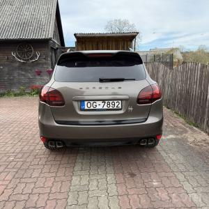 Brūns Porsche Cayenne 2012 Kuldīga, ar dzinēja tilpumu 3.00 L un nobraukumu 300 tūkst. km par 16500 €, foto 4 vietnē AUTOMOTO.COM.LV