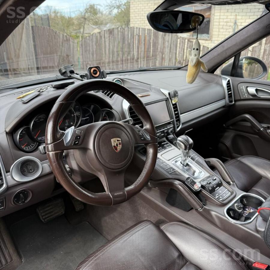 Brūns Porsche Cayenne 2012 Kuldīga, ar dzinēja tilpumu 3.00 L un nobraukumu 300 tūkst. km par 16500 €, foto 5 vietnē AUTOMOTO.COM.LV