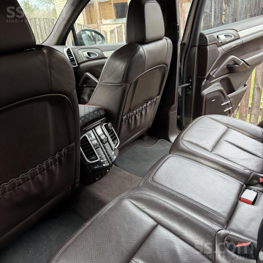 Brūns Porsche Cayenne 2012 Kuldīga, ar dzinēja tilpumu 3.00 L un nobraukumu 300 tūkst. km par 16500 €, foto 7 vietnē AUTOMOTO.COM.LV