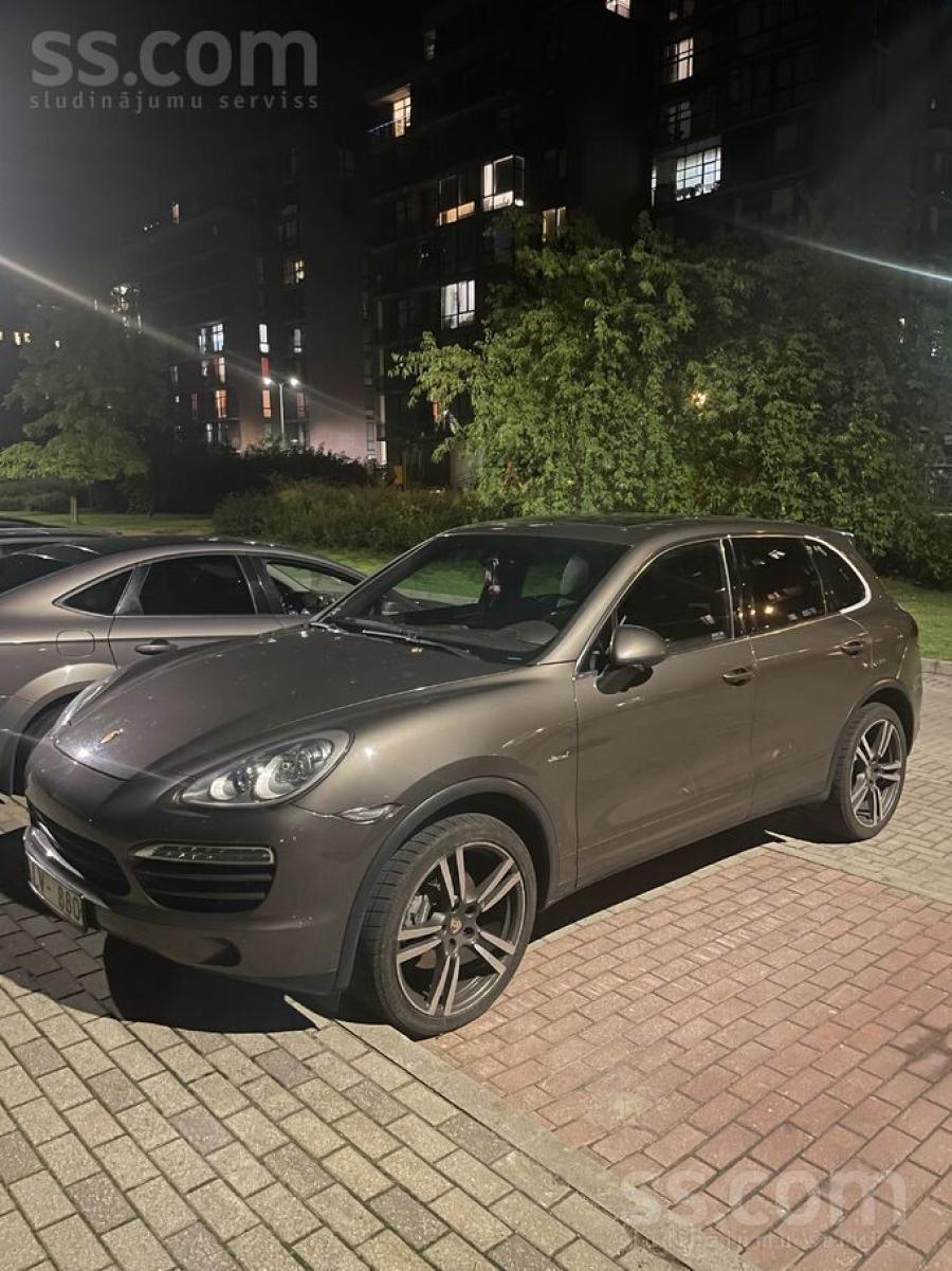 Brown Porsche Cayenne 2012 in Riga, with an engine capacity of 3.00 L and mileage of 247 thousand km for 15500 €, photo 1 on AUTOMOTO.COM.LV
