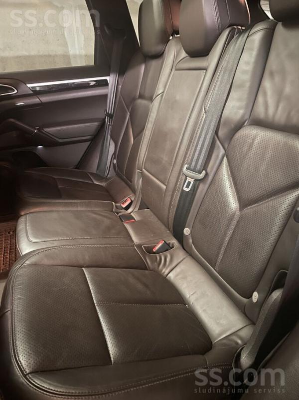Brown Porsche Cayenne 2012 in Riga, with an engine capacity of 3.00 L and mileage of 247 thousand km for 15500 €, photo 4 on AUTOMOTO.COM.LV