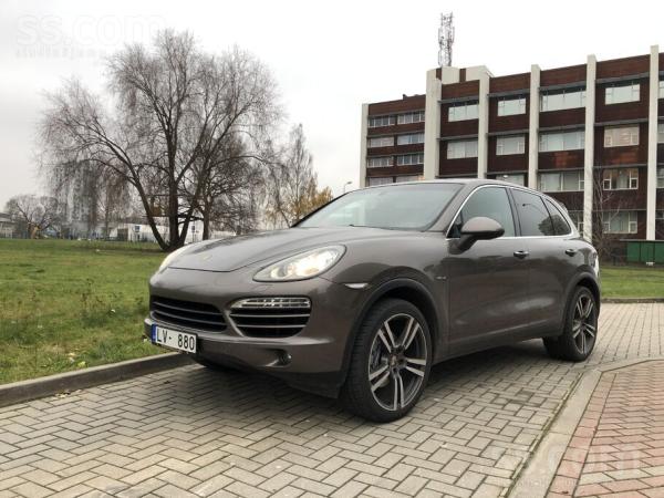 Brown Porsche Cayenne 2012 in Riga, with an engine capacity of 3.00 L and mileage of 247 thousand km for 15500 €, photo 10 on AUTOMOTO.COM.LV