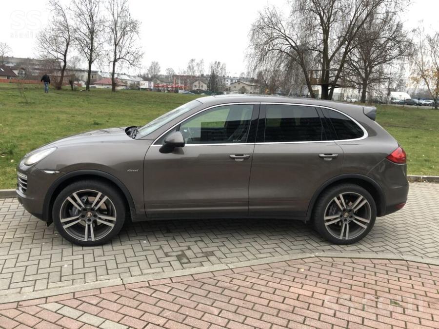 Brown Porsche Cayenne 2012 in Riga, with an engine capacity of 3.00 L and mileage of 247 thousand km for 15500 €, photo 12 on AUTOMOTO.COM.LV