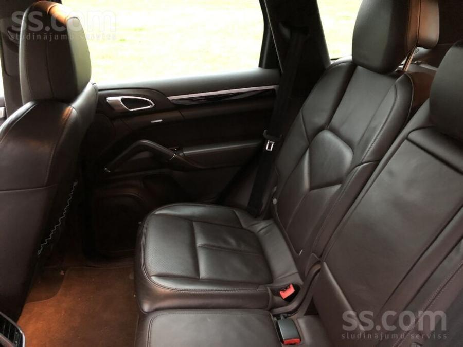 Brown Porsche Cayenne 2012 in Riga, with an engine capacity of 3.00 L and mileage of 247 thousand km for 15500 €, photo 13 on AUTOMOTO.COM.LV
