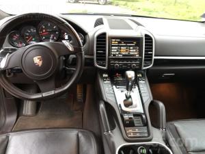 Brown Porsche Cayenne 2012 in Riga, with an engine capacity of 3.00 L and mileage of 247 thousand km for 15500 €, photo 14 on AUTOMOTO.COM.LV