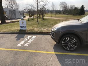 Brown Porsche Cayenne 2012 in Riga, with an engine capacity of 3.00 L and mileage of 247 thousand km for 15500 €, photo 15 on AUTOMOTO.COM.LV