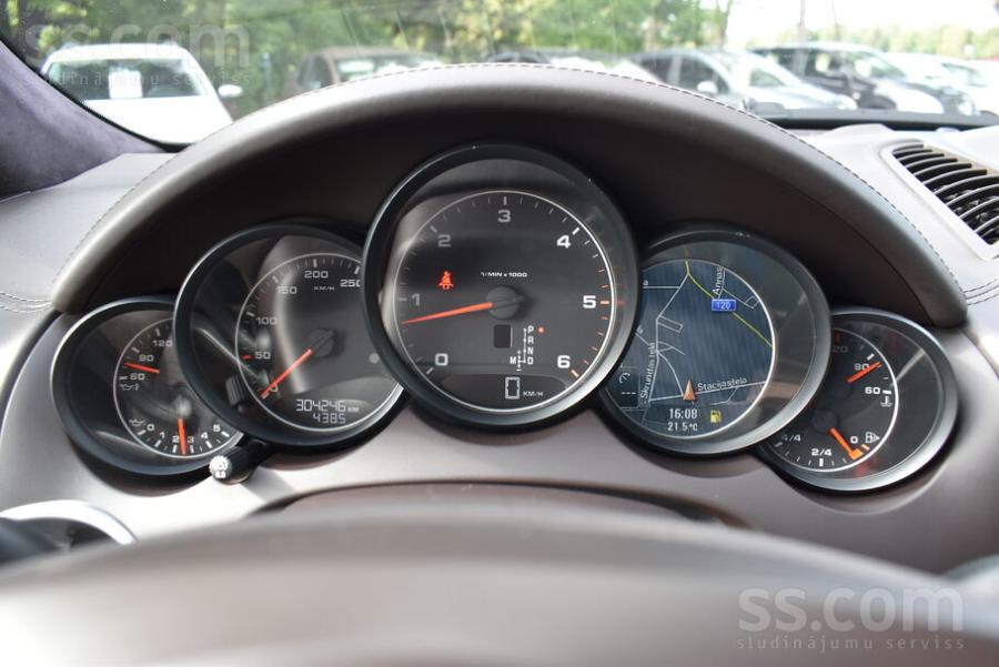 Brūns Porsche Cayenne 2012 Kuldīga, ar dzinēja tilpumu 3.00 L un nobraukumu 0 tūkst. km par 13700 €, foto 16 vietnē AUTOMOTO.COM.LV