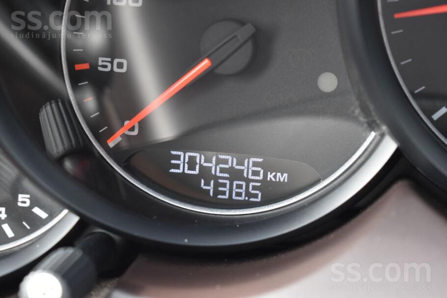 Brūns Porsche Cayenne 2012 Kuldīga, ar dzinēja tilpumu 3.00 L un nobraukumu 0 tūkst. km par 13700 €, foto 17 vietnē AUTOMOTO.COM.LV