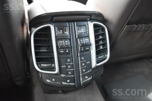 Brūns Porsche Cayenne 2012 Kuldīga, ar dzinēja tilpumu 3.00 L un nobraukumu 0 tūkst. km par 13700 €, foto 24 vietnē AUTOMOTO.COM.LV