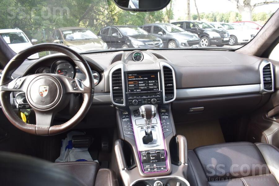 Brūns Porsche Cayenne 2012 Kuldīga, ar dzinēja tilpumu 3.00 L un nobraukumu 0 tūkst. km par 13700 €, foto 25 vietnē AUTOMOTO.COM.LV