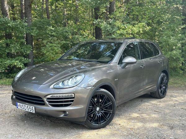 Brown Porsche Cayenne 2012 in Vilnius, with an engine capacity of 3.00 L and mileage of 260 thousand km for 11950 €, photo 3 on AUTOMOTO.COM.LV