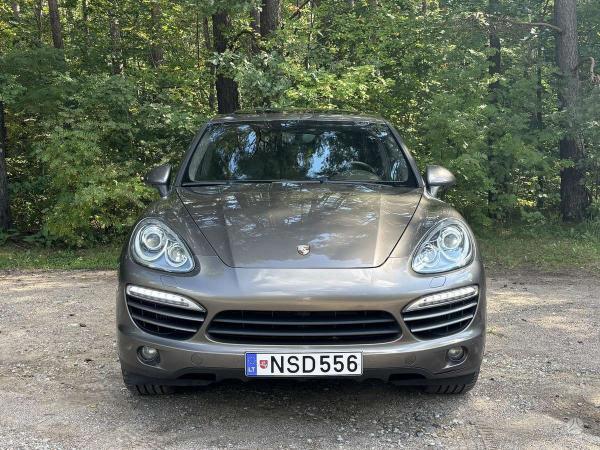Brown Porsche Cayenne 2012 in Vilnius, with an engine capacity of 3.00 L and mileage of 260 thousand km for 11950 €, photo 6 on AUTOMOTO.COM.LV