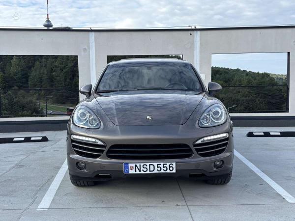 Brūns Porsche Cayenne 2012 Viļņa, ar dzinēja tilpumu 3.00 L un nobraukumu 260 tūkst. km par 11950 €, foto 5 vietnē AUTOMOTO.COM.LV