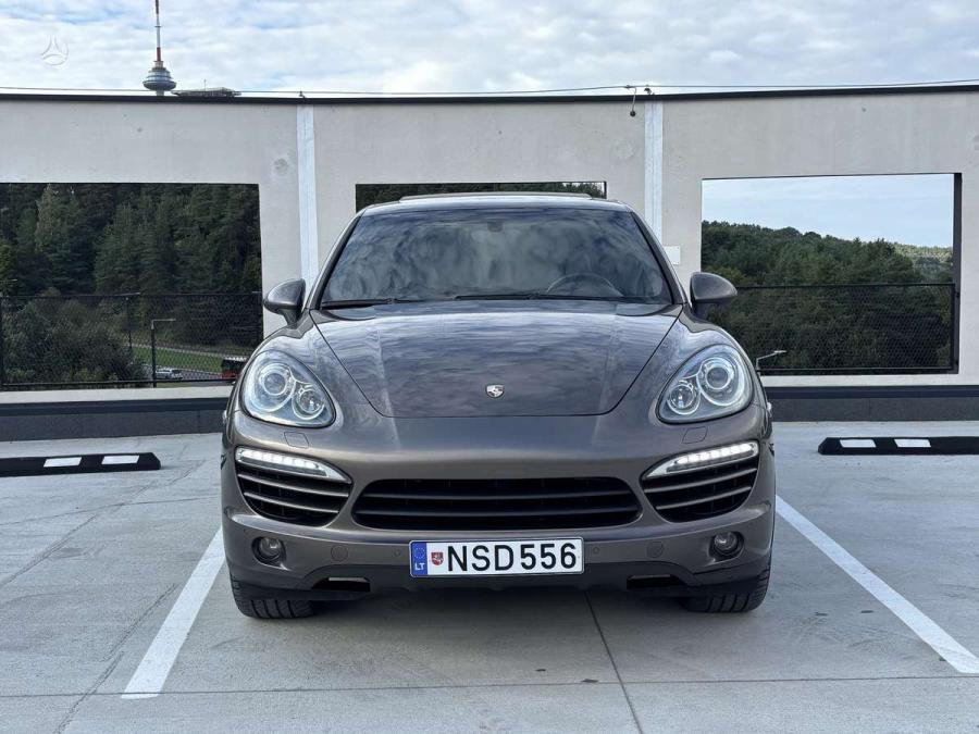 Brown Porsche Cayenne 2012 in Vilnius, with an engine capacity of 3.00 L and mileage of 260 thousand km for 11950 €, photo 5 on AUTOMOTO.COM.LV