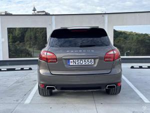 Brown Porsche Cayenne 2012 in Vilnius, with an engine capacity of 3.00 L and mileage of 260 thousand km for 11950 €, photo 11 on AUTOMOTO.COM.LV