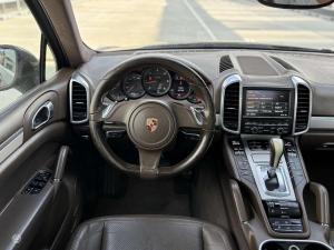 Brown Porsche Cayenne 2012 in Vilnius, with an engine capacity of 3.00 L and mileage of 260 thousand km for 11950 €, photo 19 on AUTOMOTO.COM.LV