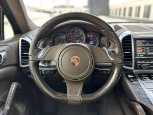 Brown Porsche Cayenne 2012 in Vilnius, with an engine capacity of 3.00 L and mileage of 260 thousand km for 11950 €, photo 20 on AUTOMOTO.COM.LV