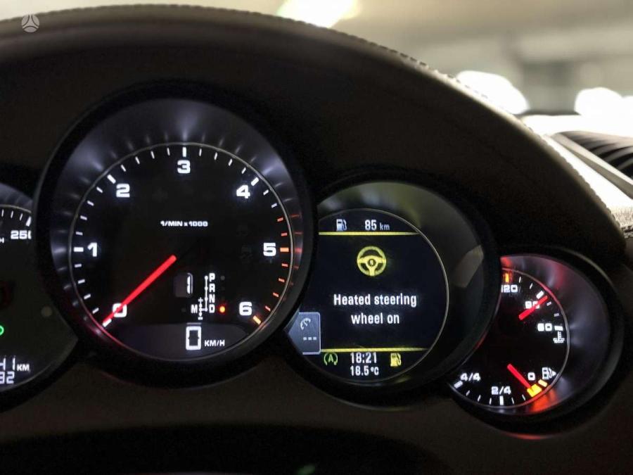Brown Porsche Cayenne 2012 in Vilnius, with an engine capacity of 3.00 L and mileage of 260 thousand km for 11950 €, photo 22 on AUTOMOTO.COM.LV