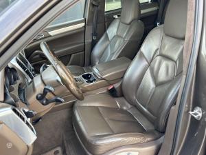 Brown Porsche Cayenne 2012 in Vilnius, with an engine capacity of 3.00 L and mileage of 260 thousand km for 11950 €, photo 26 on AUTOMOTO.COM.LV